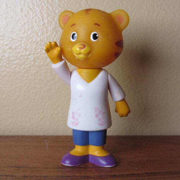 daniel tiger | Toys | Daniel Tigers Neighborhood Mom Collette Figure ...